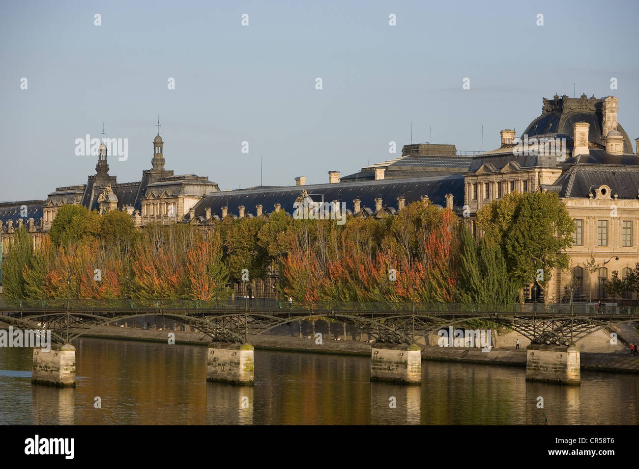 France, Paris, Seine river banks UNESCO World Heritage, the Passerelle ...