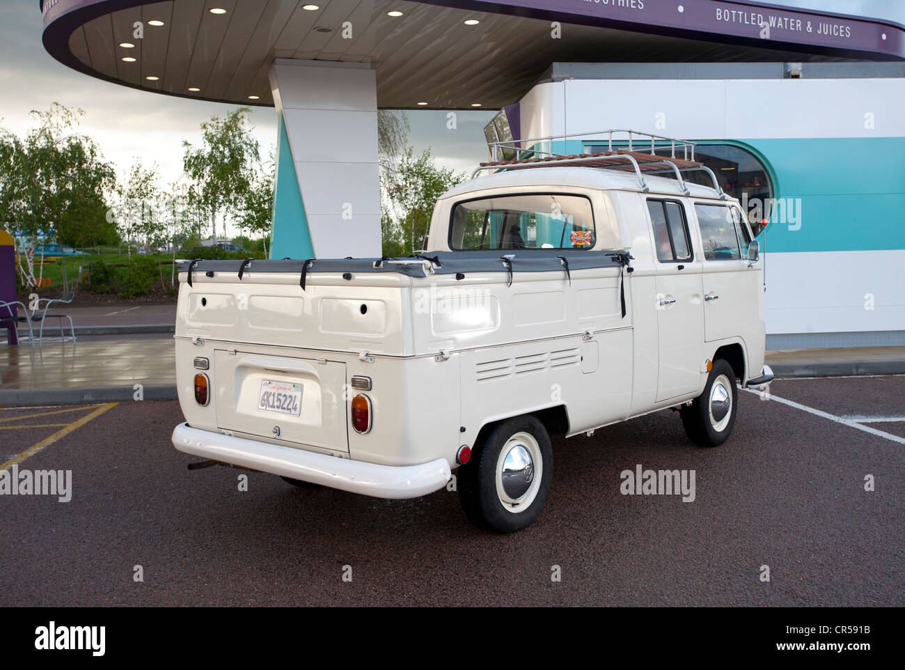 Van campervan split window hi-res stock photography and images - Alamy