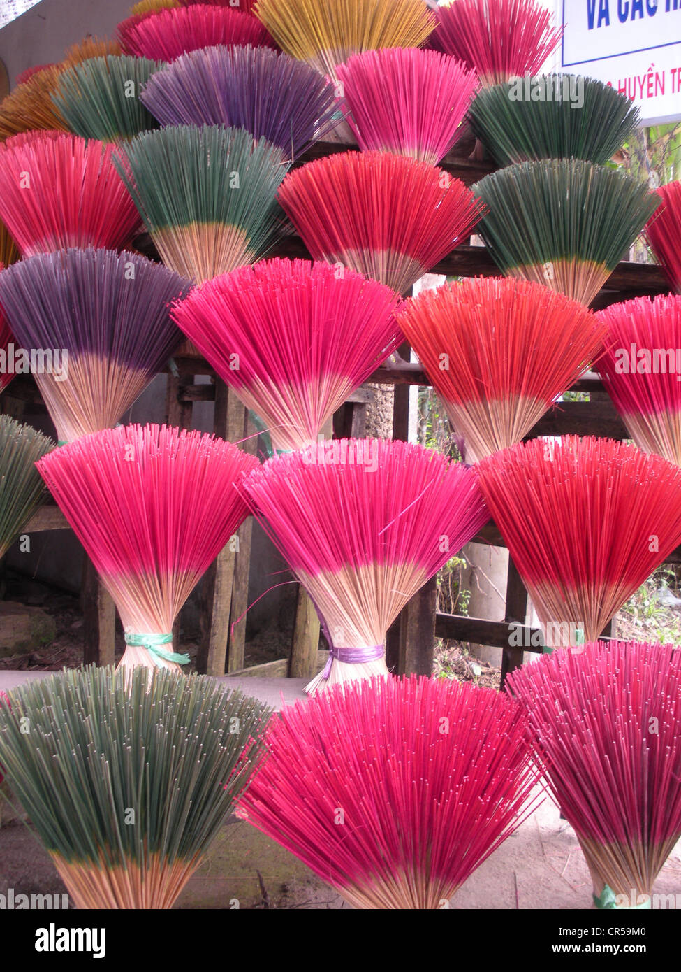 Vietnamese handmade incense sticks hi-res stock photography and images ...