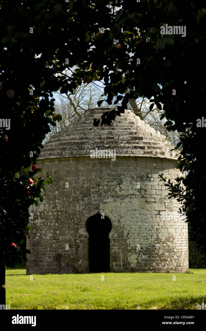 French castle pigeon house hi-res stock photography and images - Alamy