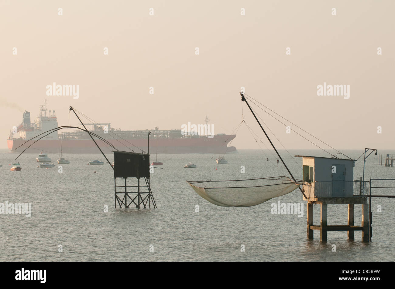 Square dipping net hi-res stock photography and images - Alamy