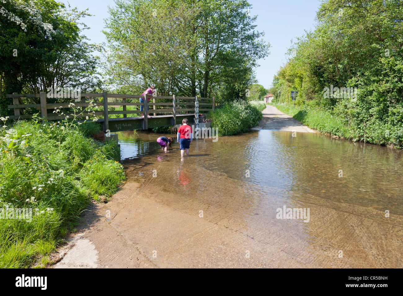 Children paddling stream uk hi-res stock photography and images - Alamy