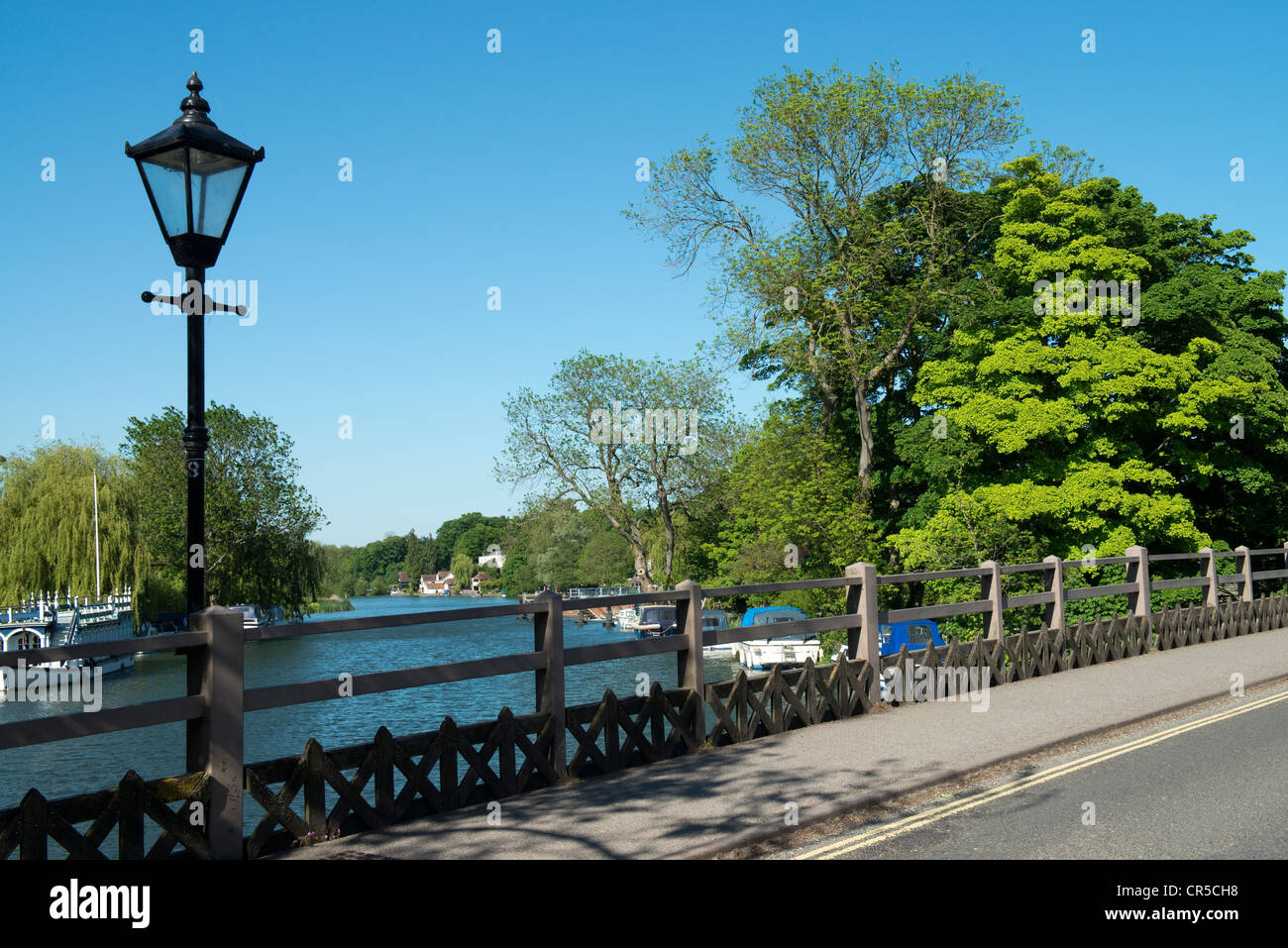 Goring on thames village hi-res stock photography and images - Alamy