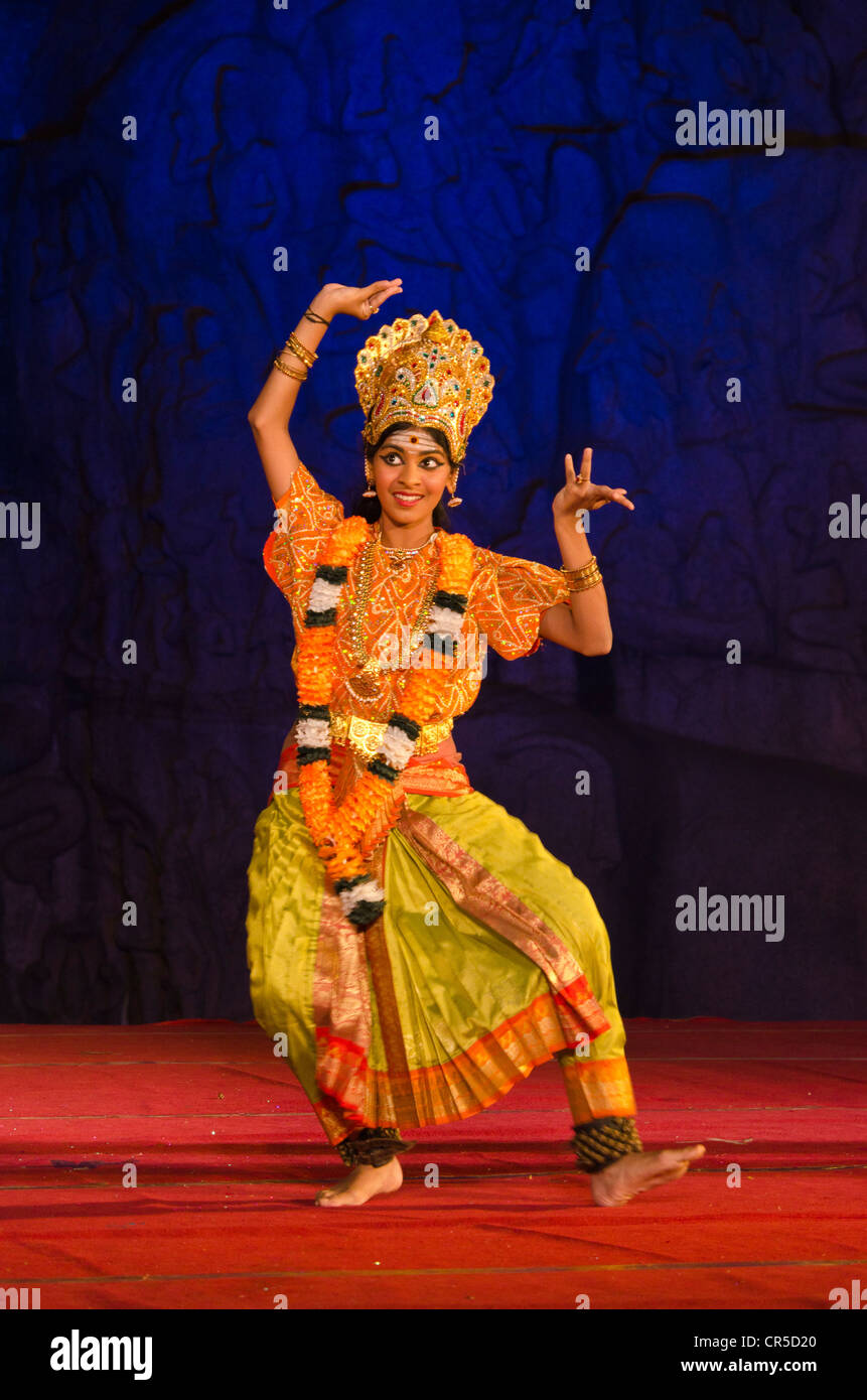 Dancer during show in hi-res stock photography and images - Alamy