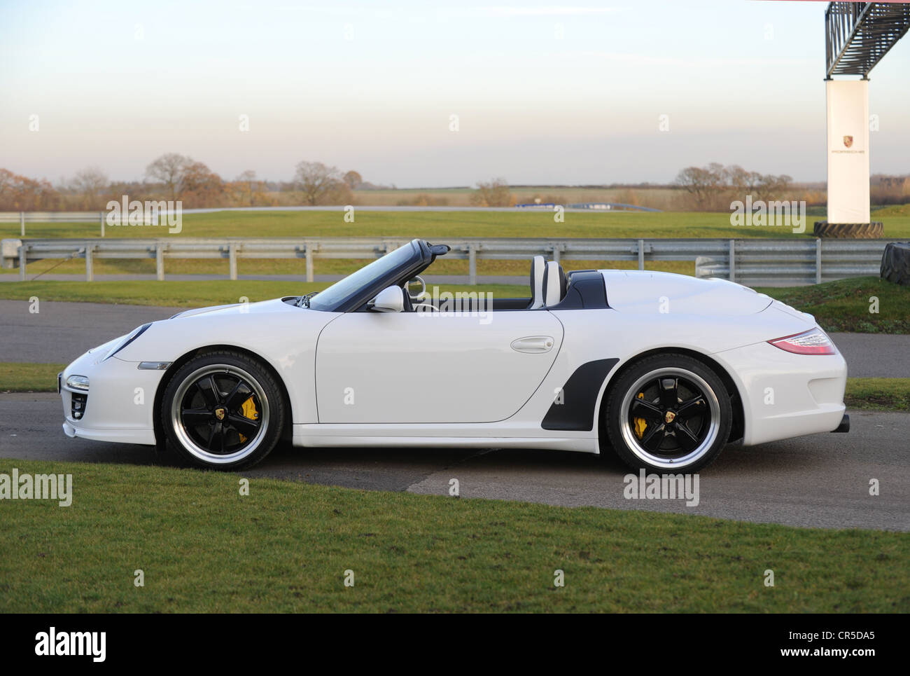 Porsche 911 side view hi-res stock photography and images - Alamy