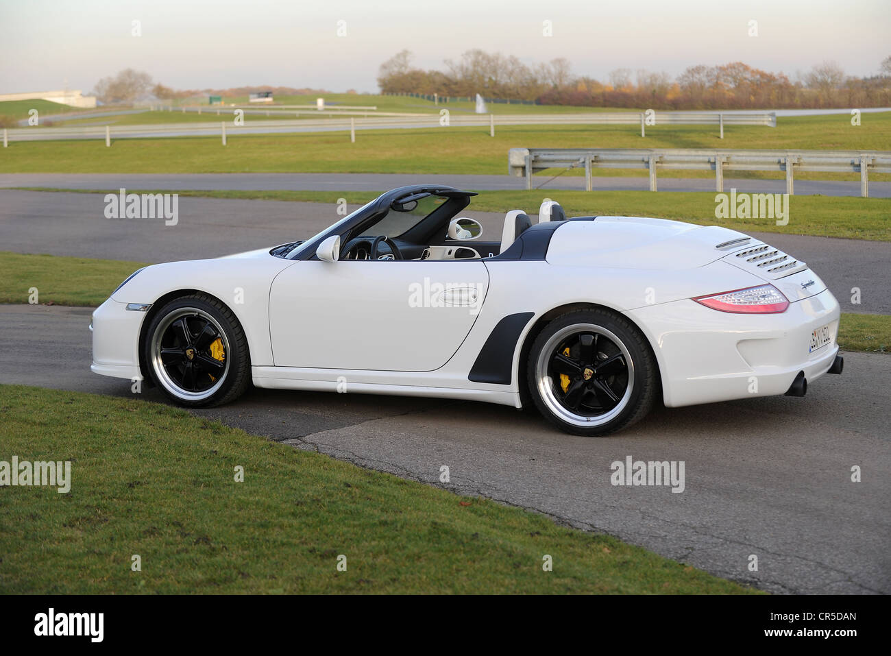 Porsche 911 side view hi-res stock photography and images - Alamy