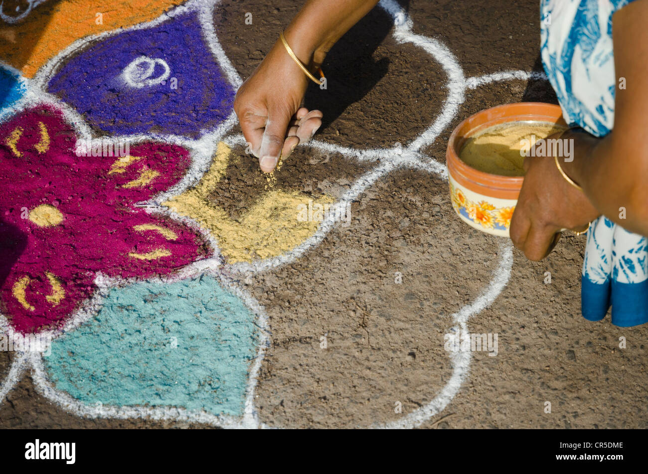 Rangoli Design With Sand at Loren Griffith blog