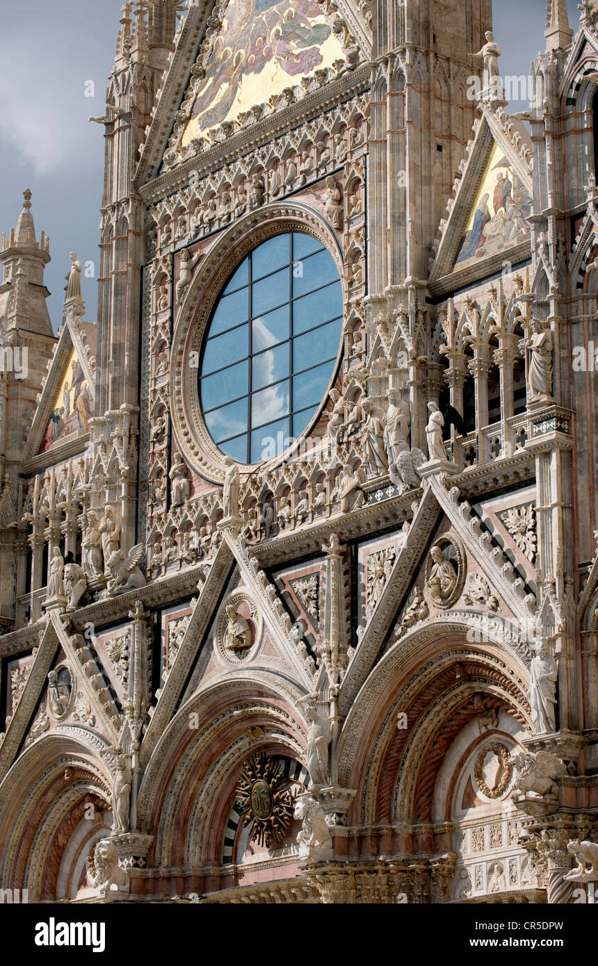 Sculpture sienna hi-res stock photography and images - Alamy