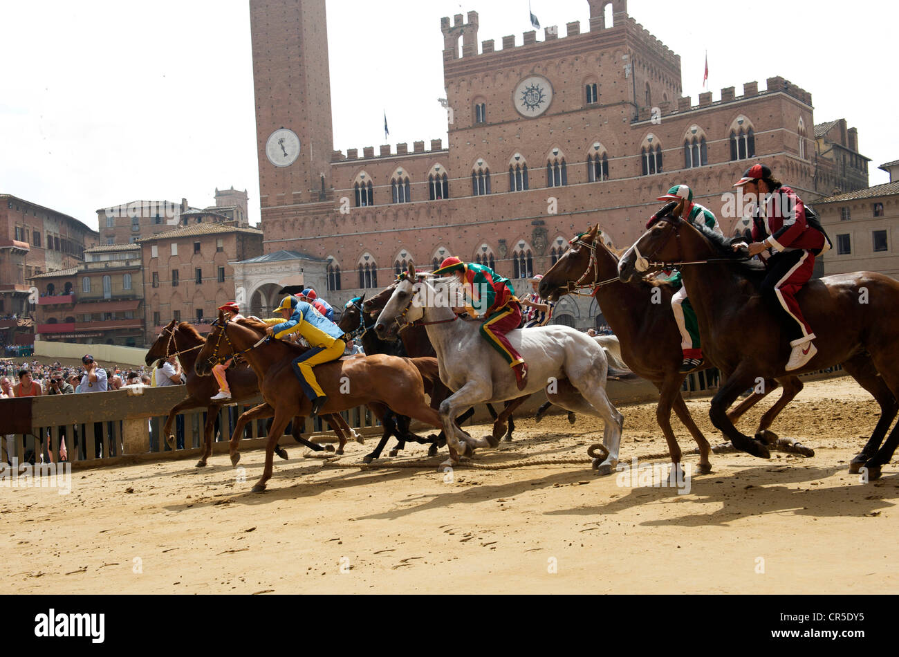 World horse riding race hi-res stock photography and images - Alamy