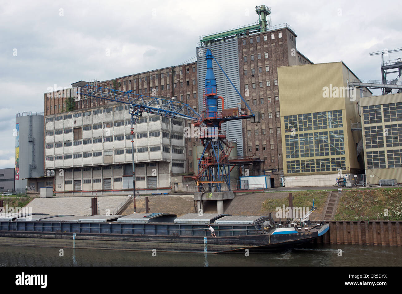 Barge delivering walter rau oil hi-res stock photography and images - Alamy