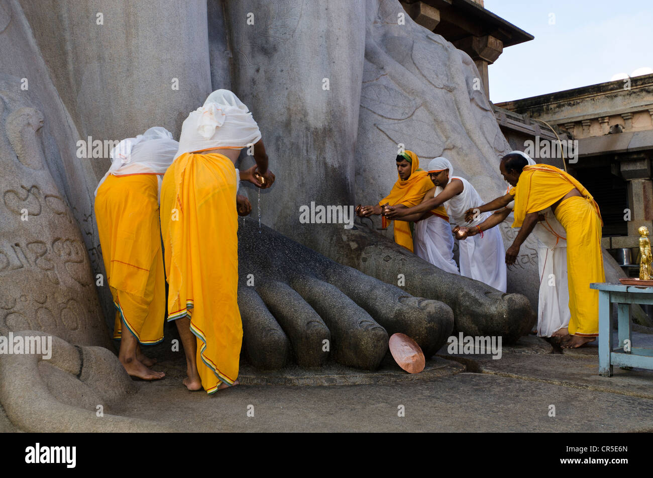 Water pouring sculpture hi-res stock photography and images - Alamy
