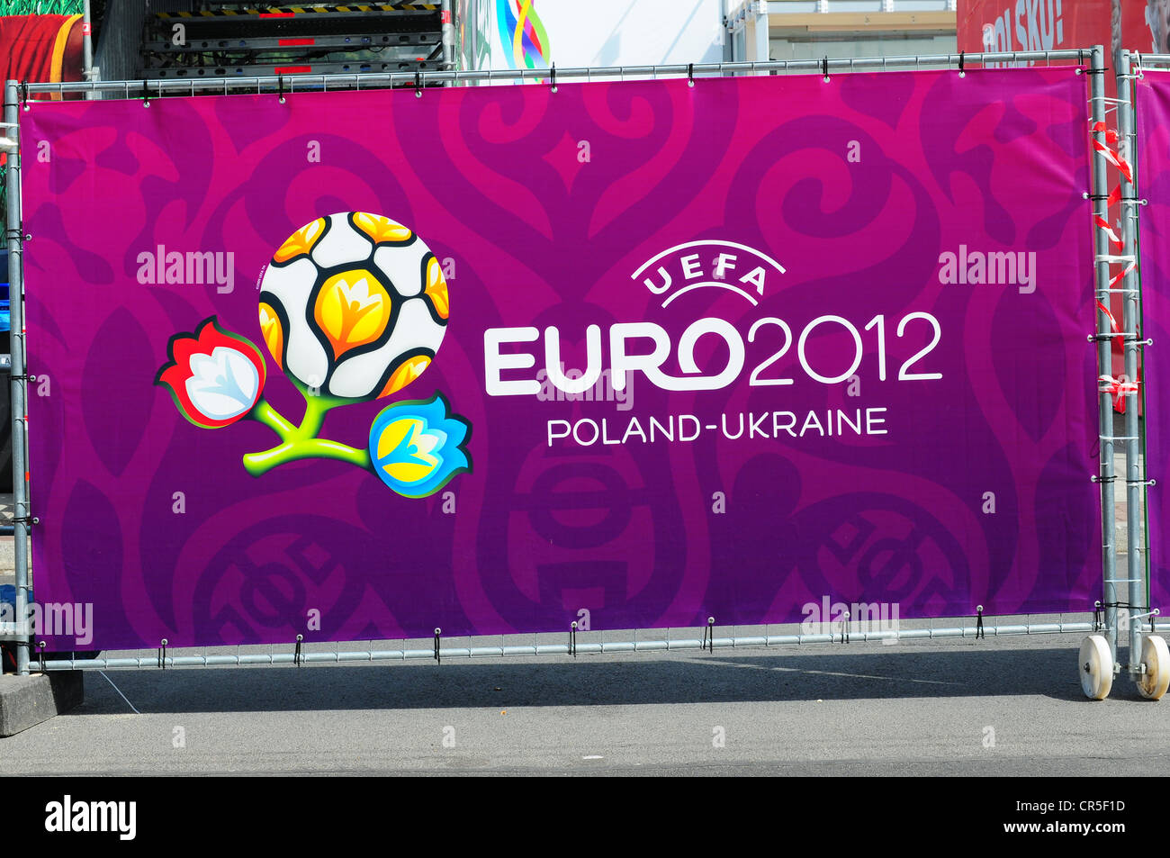 Euro logo hi-res stock photography and images - Alamy