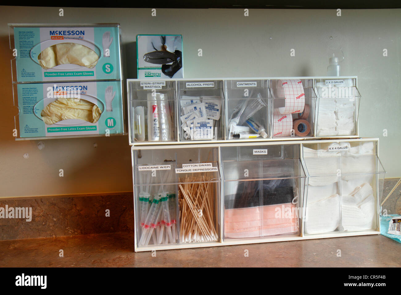 Using swabs in hospital hi-res stock photography and images - Alamy