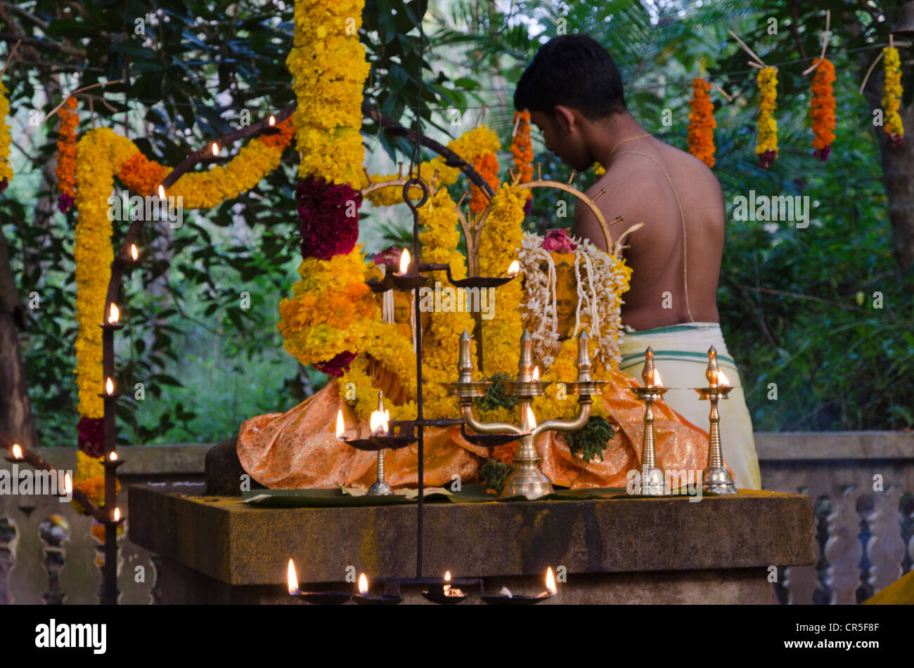 India small temples hi-res stock photography and images - Alamy