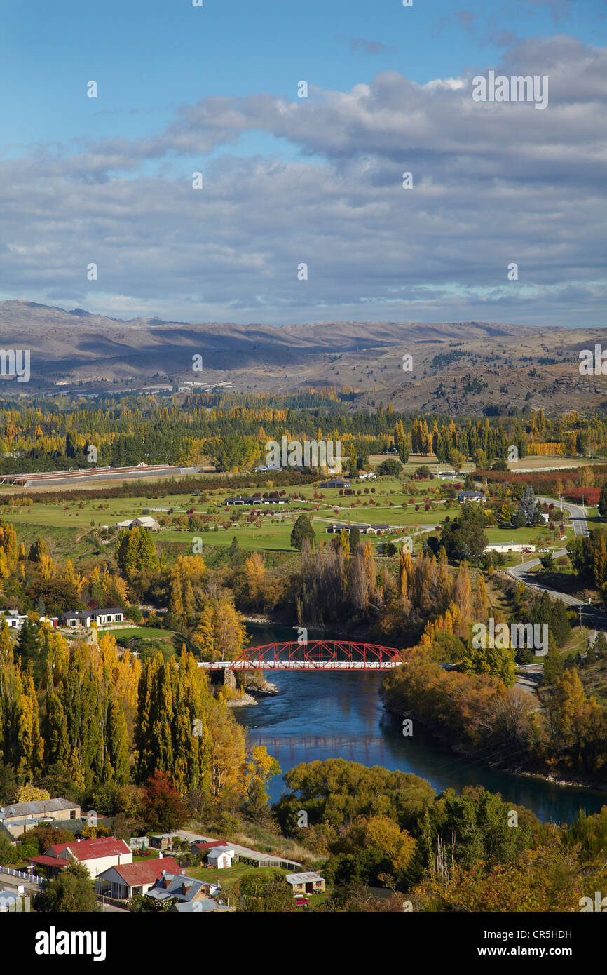 Clyde Bridge and Clutha River, Clyde, Central Otago, South Island, New ...