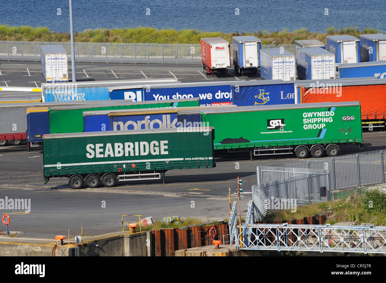 Dublin port containers hi-res stock photography and images - Alamy