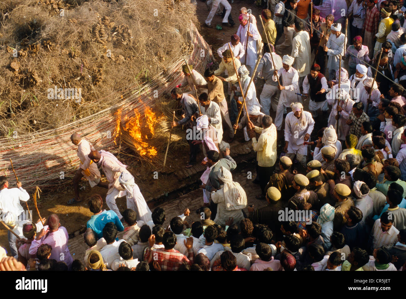 Dancing and bonfire hi-res stock photography and images - Alamy