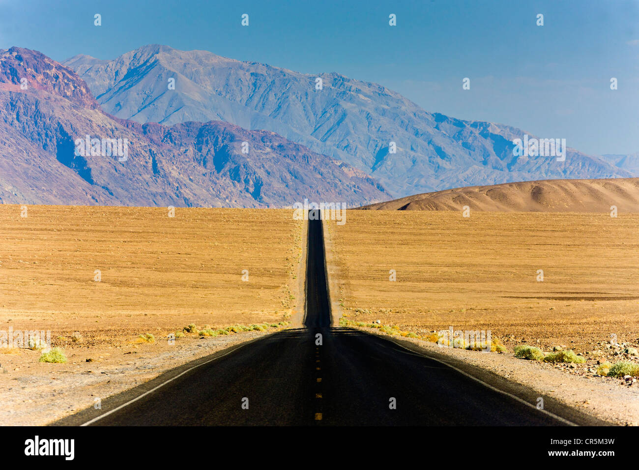 Long straight road or highway extending to infinity, Badwater Road ...