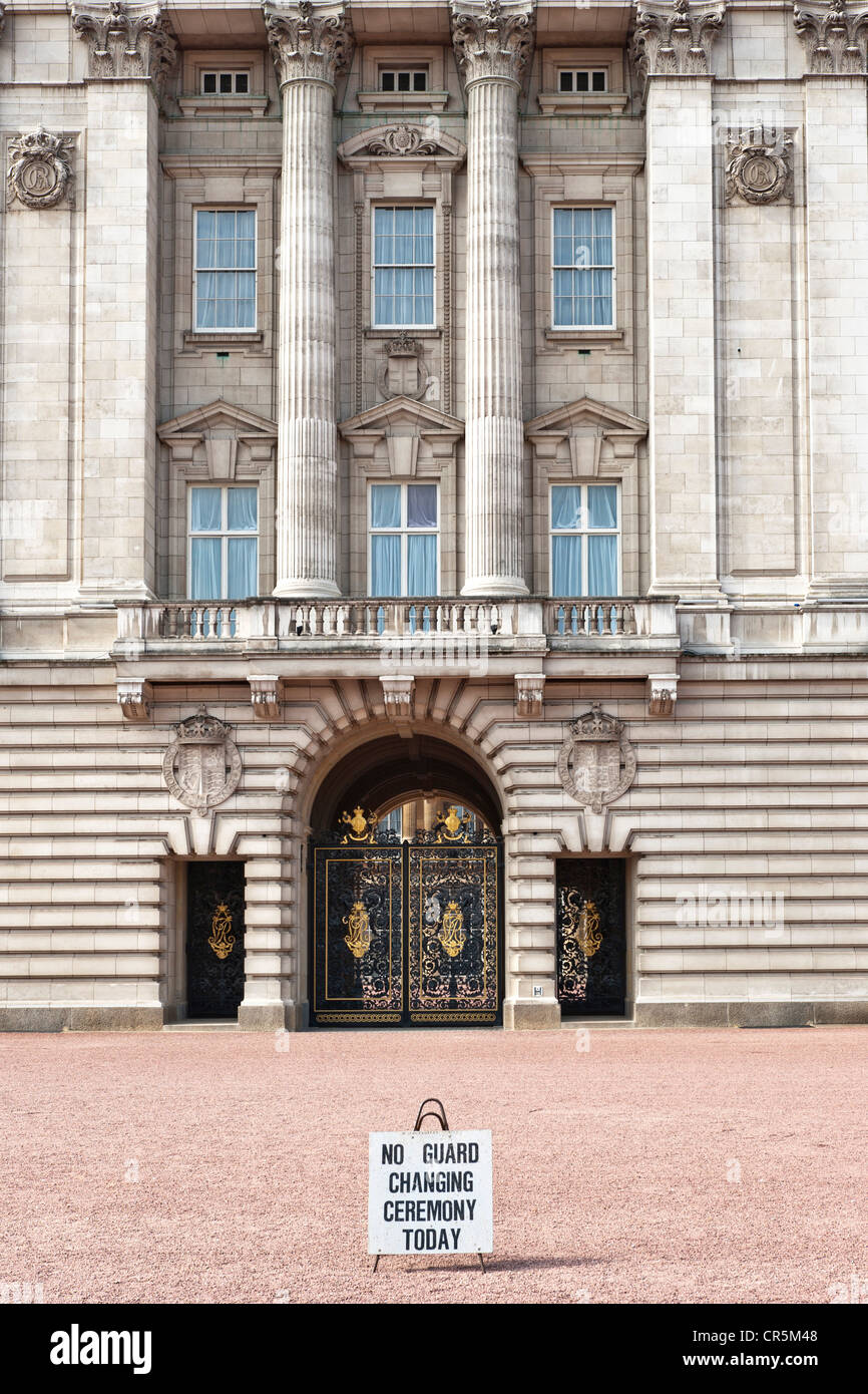 Sign, no changing of the guard today, Buckingham Palace, London ...
