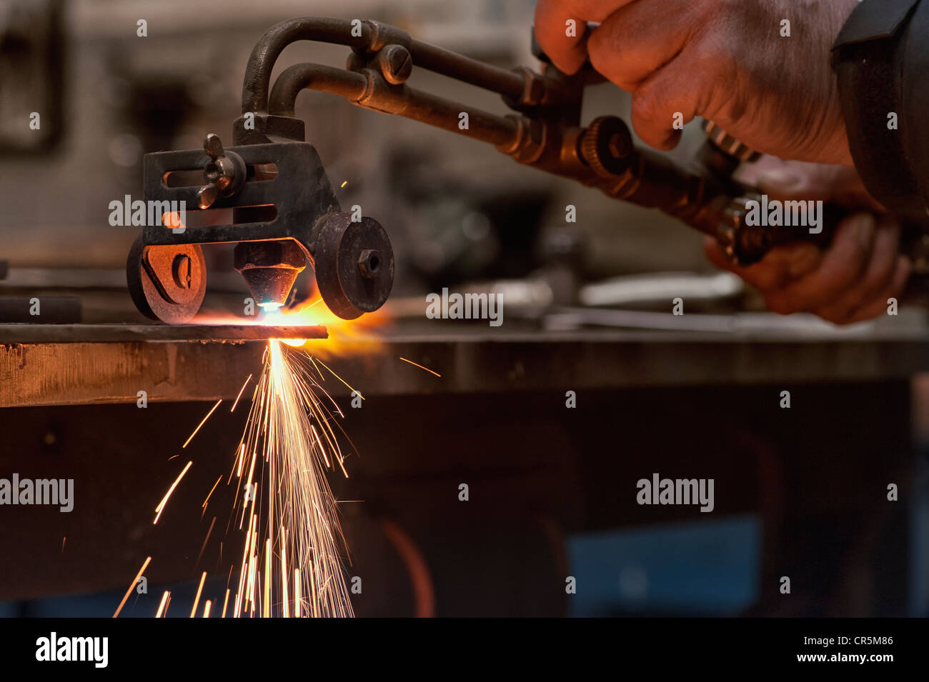 Hand guiding the torch of a welding apparatus Stock Photo - Alamy