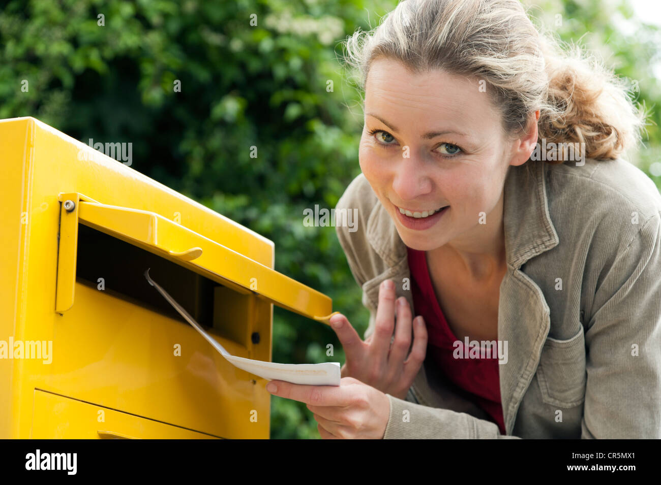 Woman boxes letters hi-res stock photography and images - Alamy