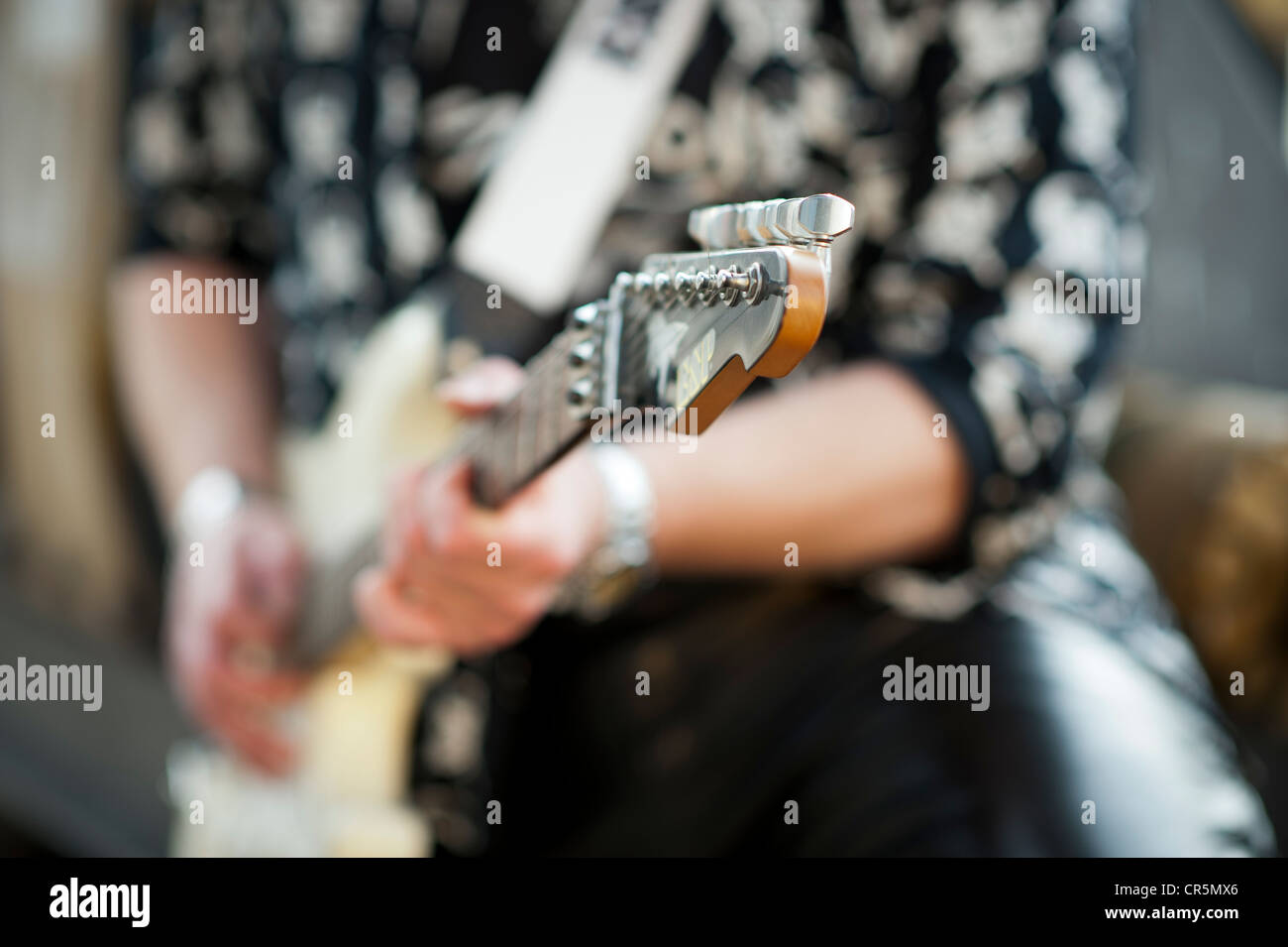 Rock guitarist hi-res stock photography and images - Alamy