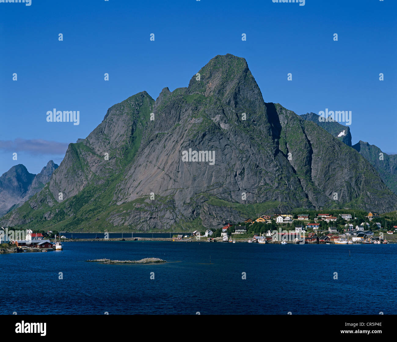 Village of Reine, Moskenesøya Island, Lofoten Islands, Norway ...