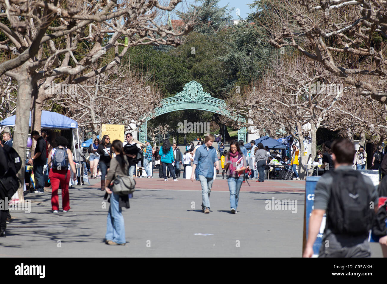 Campus crowd gate hi-res stock photography and images - Alamy