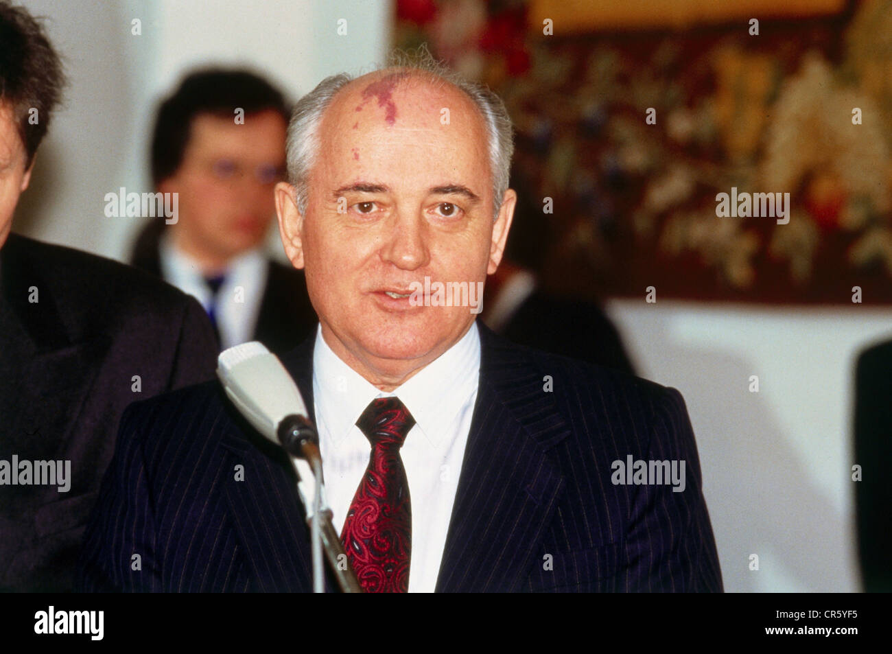 Mikhail gorbachev 1985 hi-res stock photography and images - Alamy