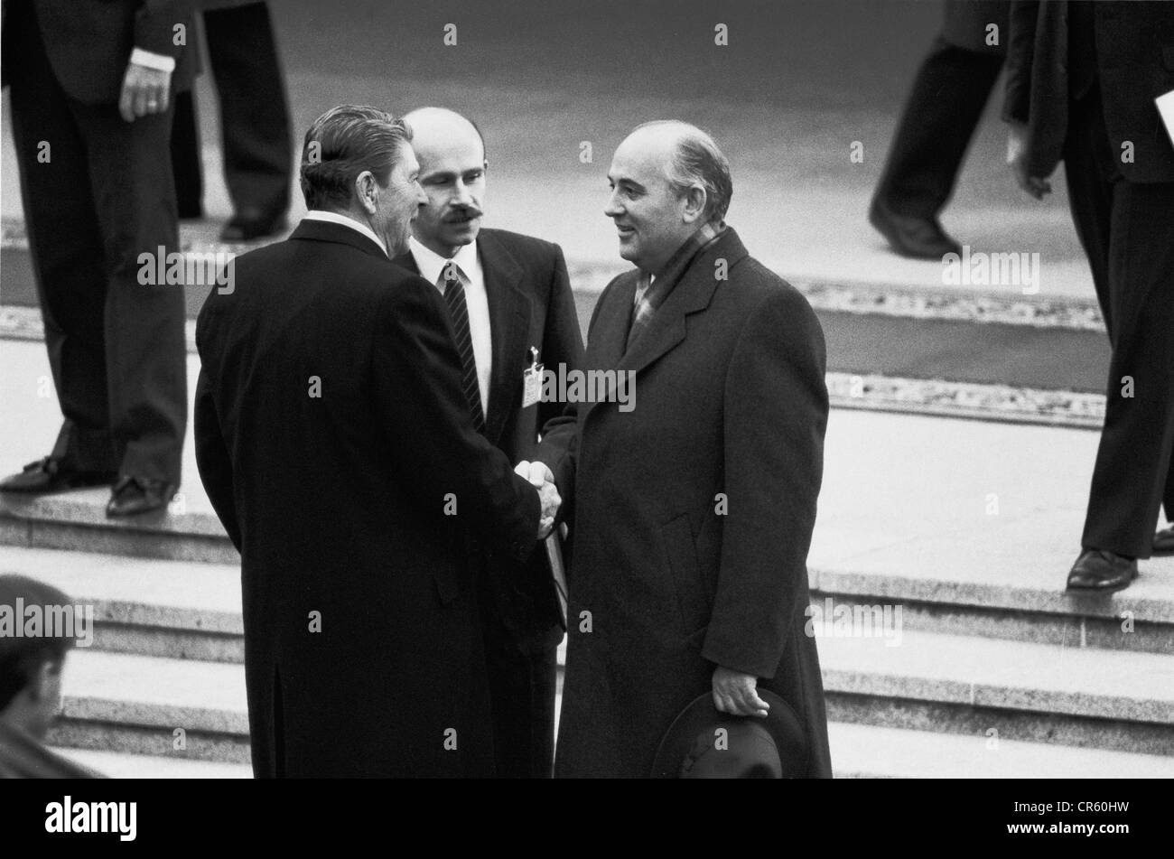 Mikhail gorbachev ronald reagan 1985 hi-res stock photography and ...