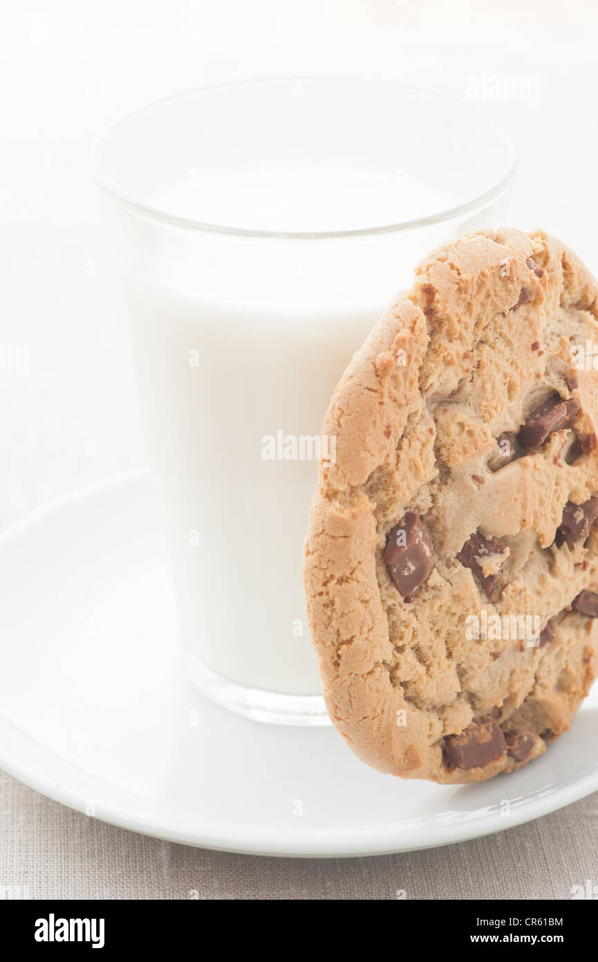 Chocolate chip cookie and a glass of milk Stock Photo - Alamy