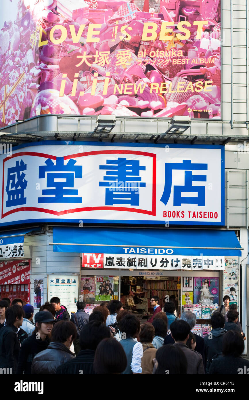 Japan, Honshu Island, Tokyo, Shibuya Crossing, crowd in front of the ...