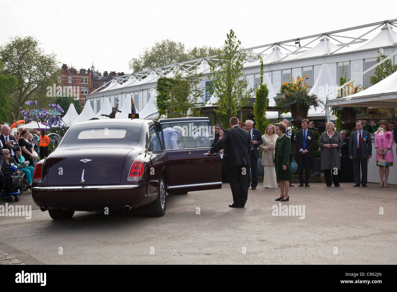 Queen and philip car hi-res stock photography and images - Alamy