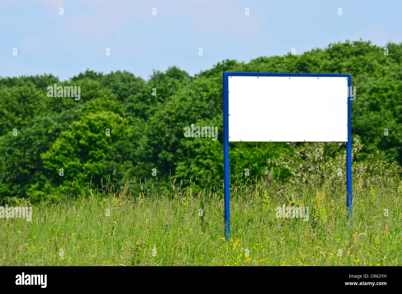 Blank sign against landscape Stock Photo - Alamy