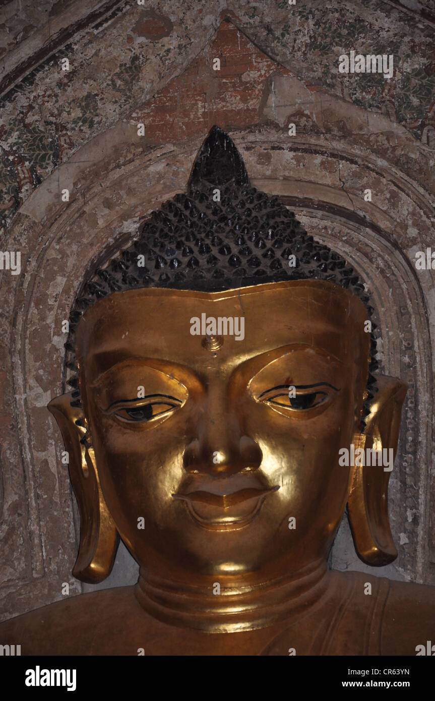 Burmese golden buddha hi-res stock photography and images - Alamy