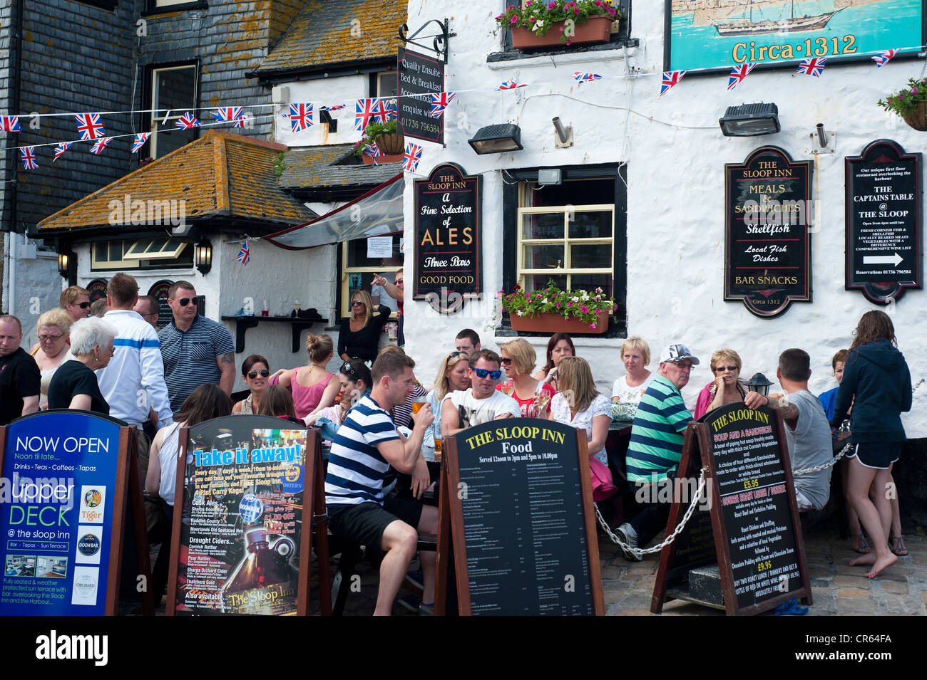 St Ives, Cornwall, England, UK, Britain. The Sloop Inn traditional 14th ...