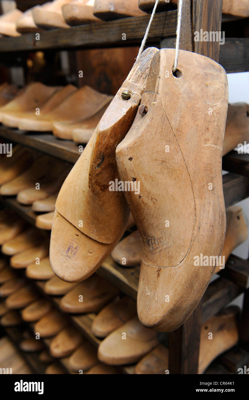 Shoemaker hi-res stock photography and images - Alamy