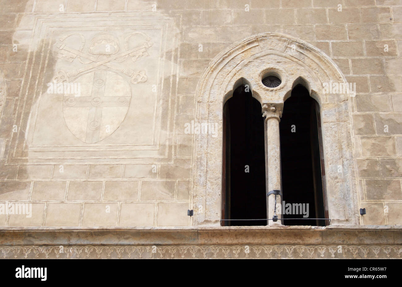 Renaissance window in Pienza, Tuscany, Italy Stock Photo - Alamy