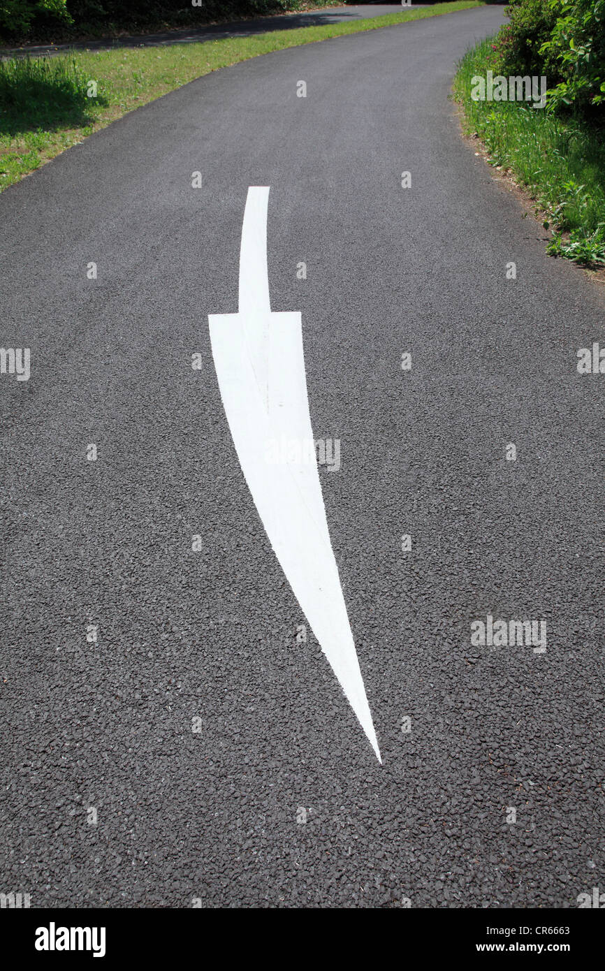 Lanes arrow hi-res stock photography and images - Alamy