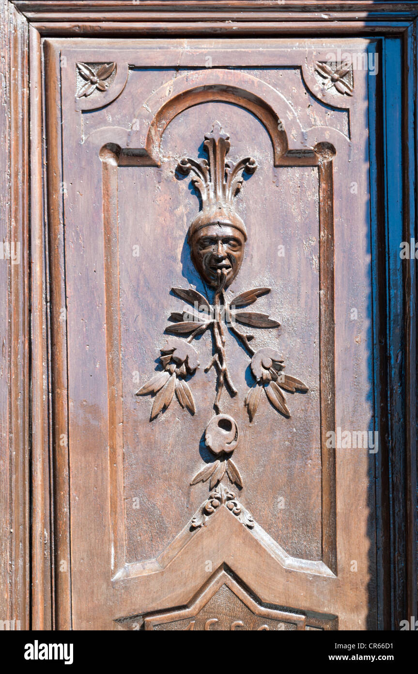 Carved wooden door panel hi-res stock photography and images - Alamy
