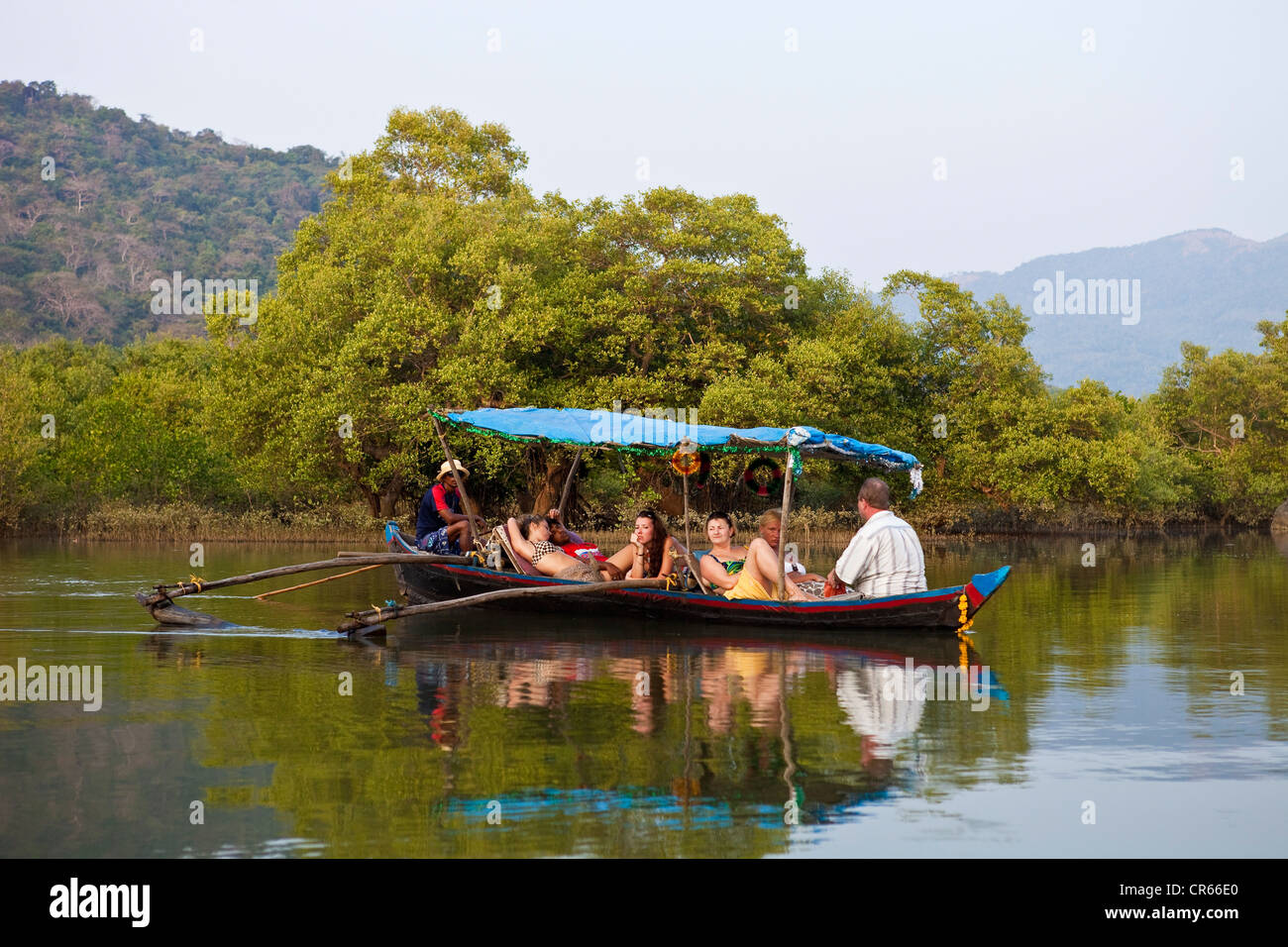 Canoe on river goa india hi-res stock photography and images - Alamy