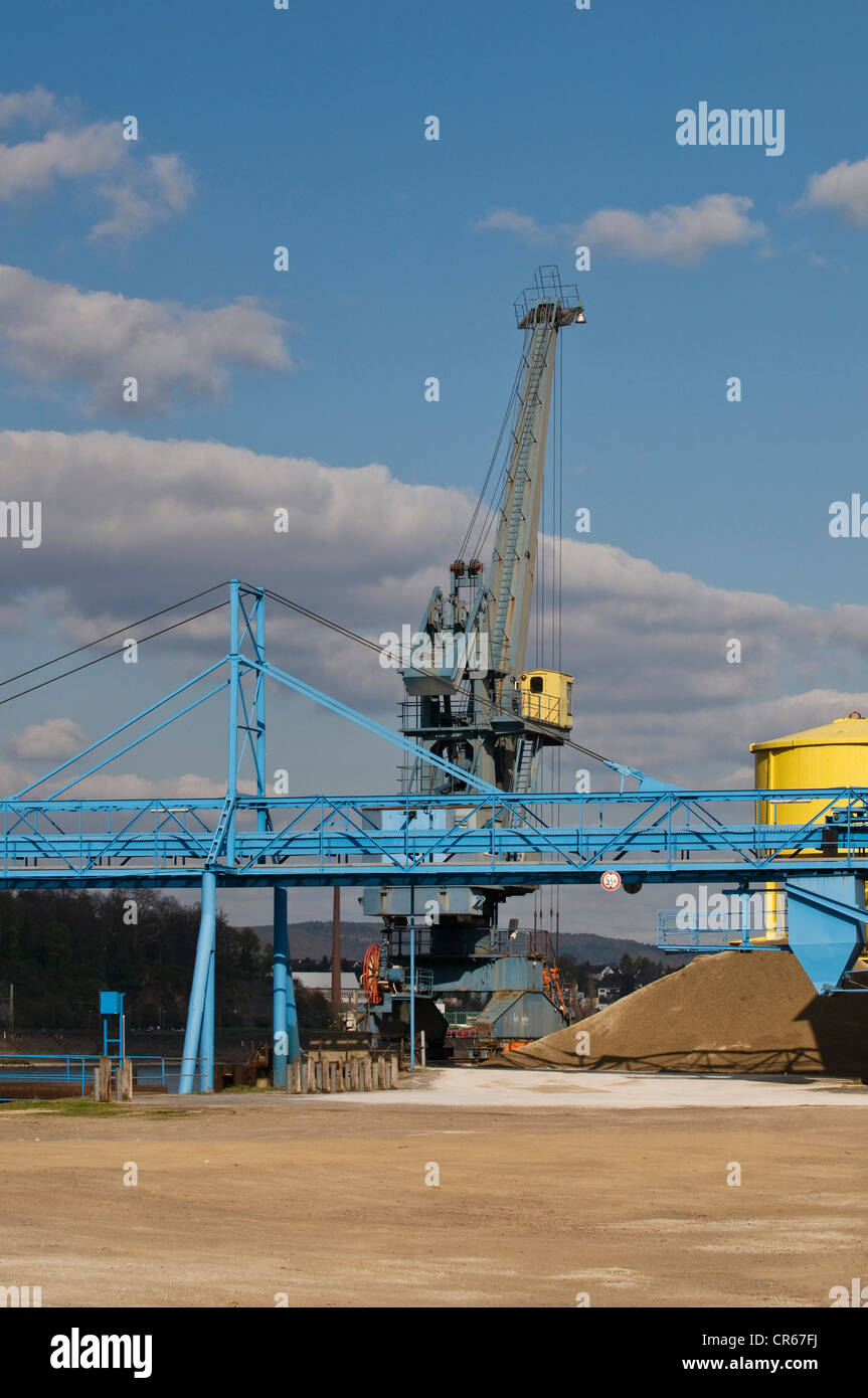 Bulk handling crane hi-res stock photography and images - Alamy