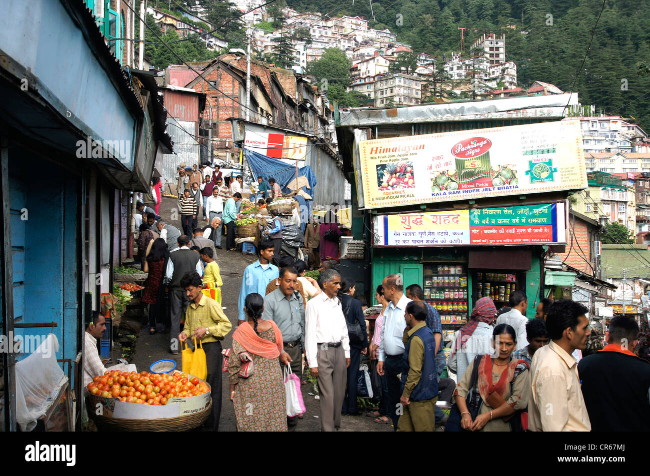 shoppers on the mall (mall road), shimla, himachal pradesh, india Stock ...