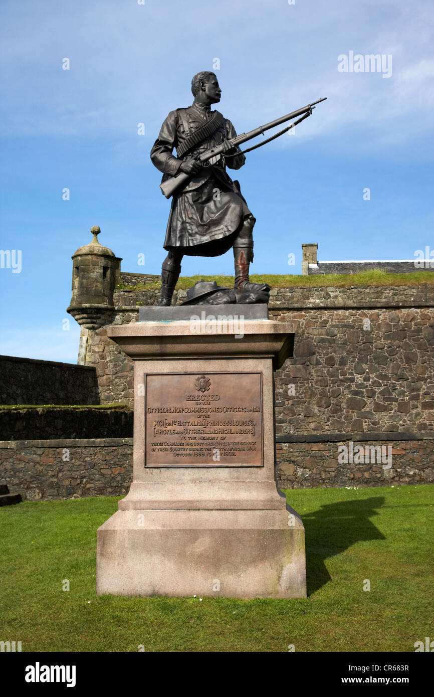 argyll and sutherland highlanders monument statue outside stirling ...