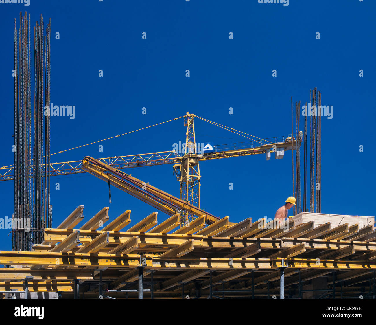 Large crane construction building hi-res stock photography and images ...
