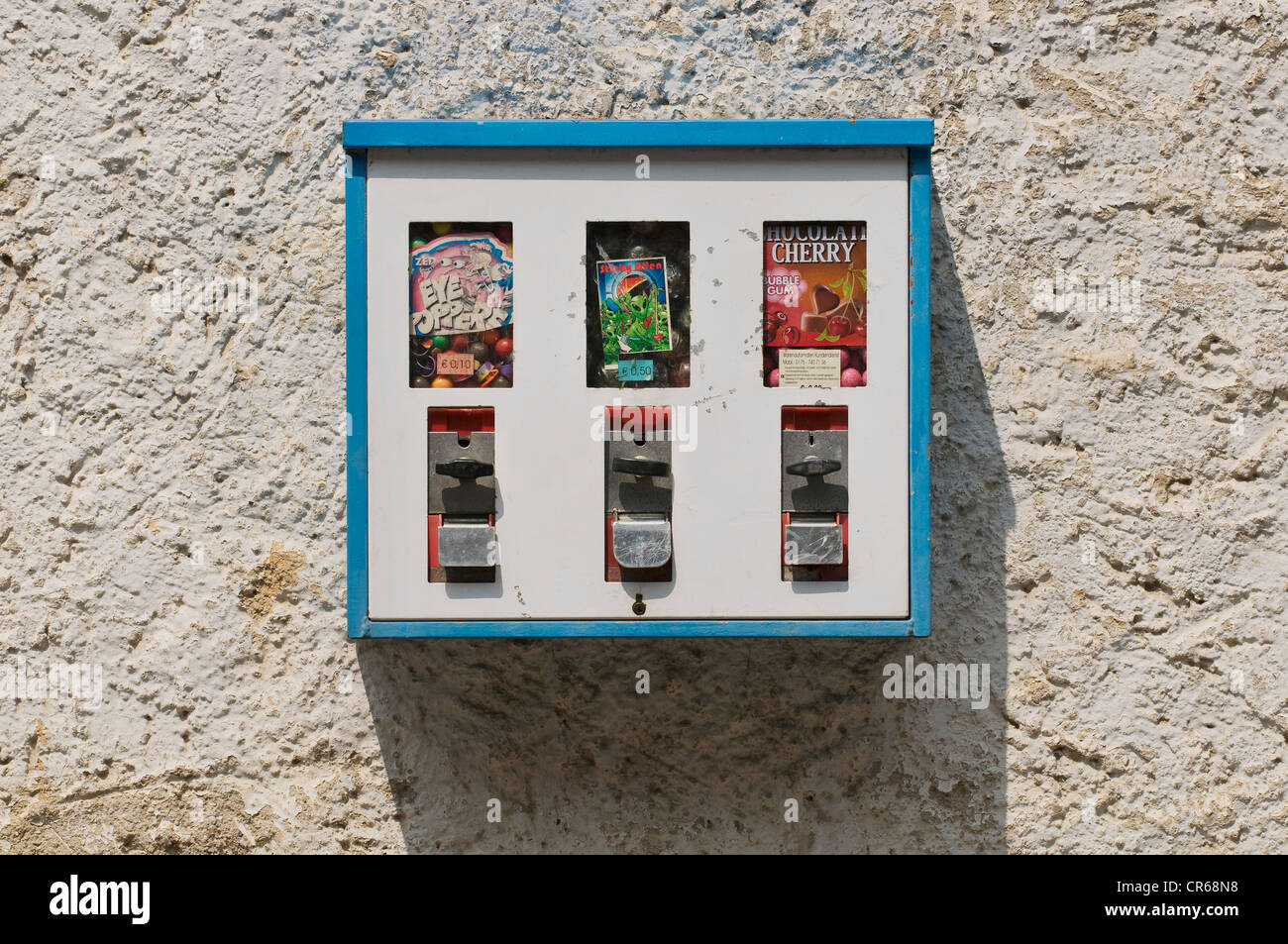 Gumball vending machine hi-res stock photography and images - Alamy