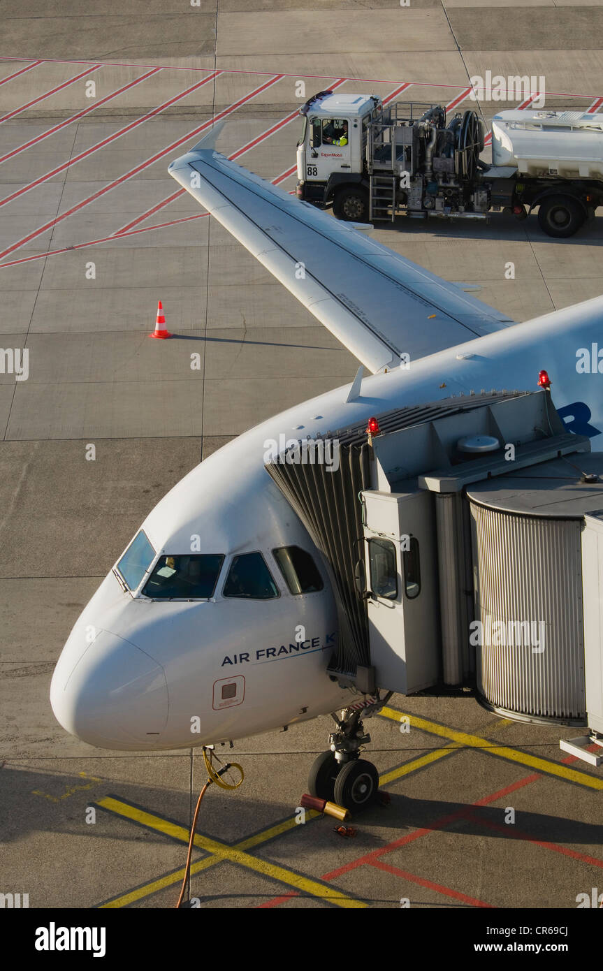 Passengers airstairs hi-res stock photography and images - Alamy