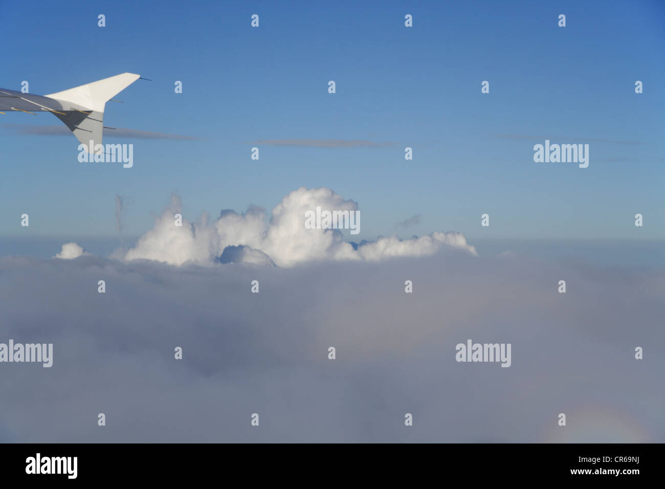 Commercial aircraft wing hi-res stock photography and images - Alamy