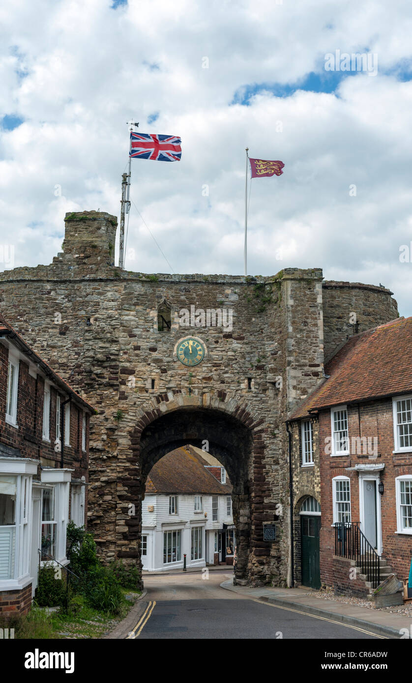 Cliff towers hi-res stock photography and images - Alamy