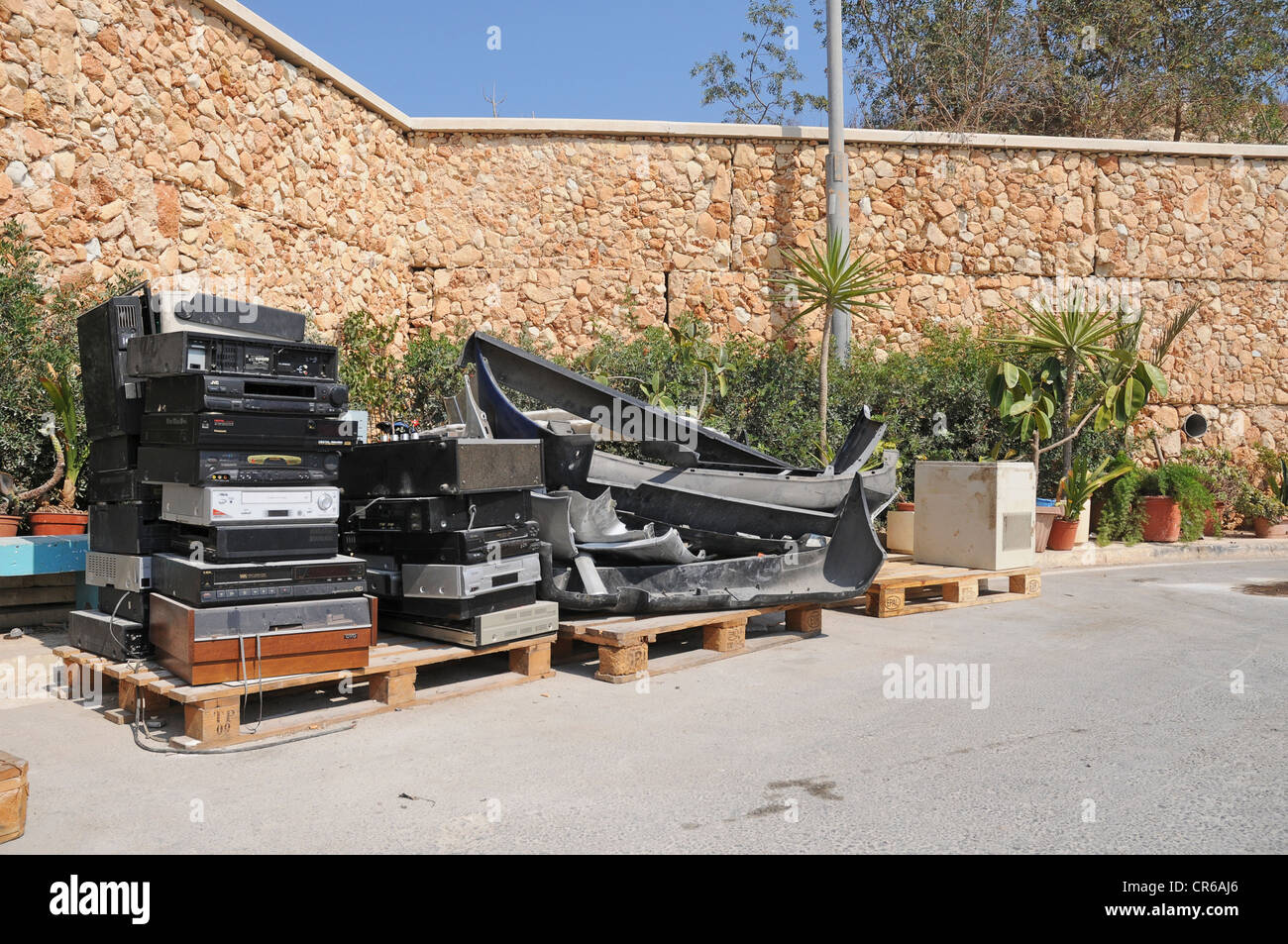 Electronic waste recycling plant hi-res stock photography and images ...